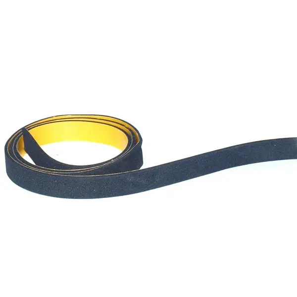 DGR Neopreen band 15 x 3 mm zelfklevend € 1,85